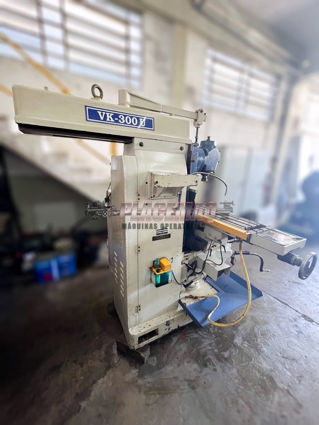 FRESADORA UNIVERSAL VEKER VK-300U COM ACESSÓRIOS