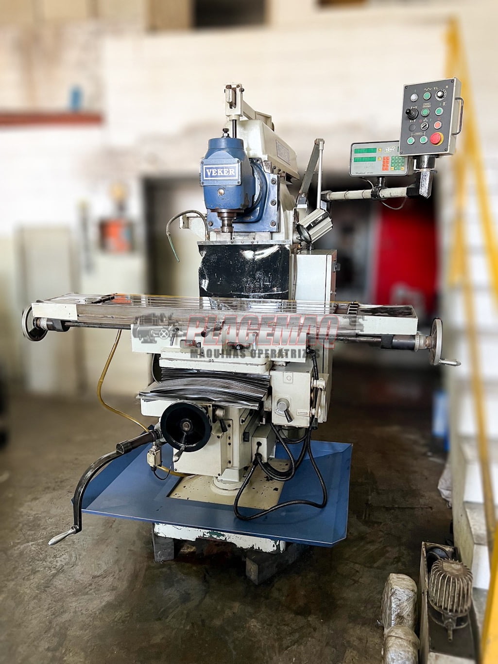 FRESADORA UNIVERSAL VEKER VK-300U COM ACESSÓRIOS