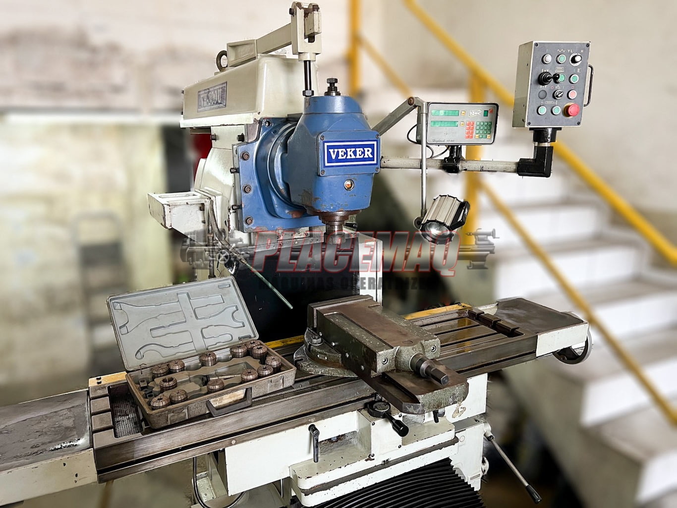 FRESADORA UNIVERSAL VEKER VK-300U COM ACESSÓRIOS